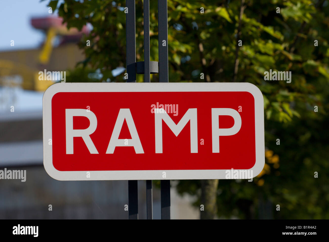 Ramp sign -Fotos und -Bildmaterial in hoher Auflösung – Alamy