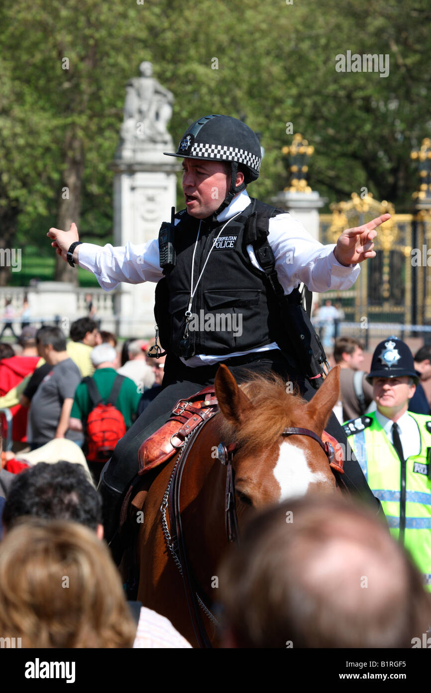 British police buckingham palace -Fotos und -Bildmaterial in hoher ...