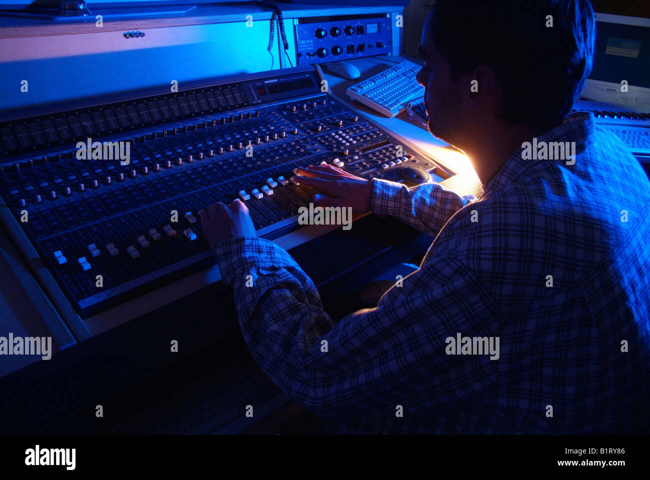 Ton zu licht einheit -Fotos und -Bildmaterial in hoher Auflösung – Alamy