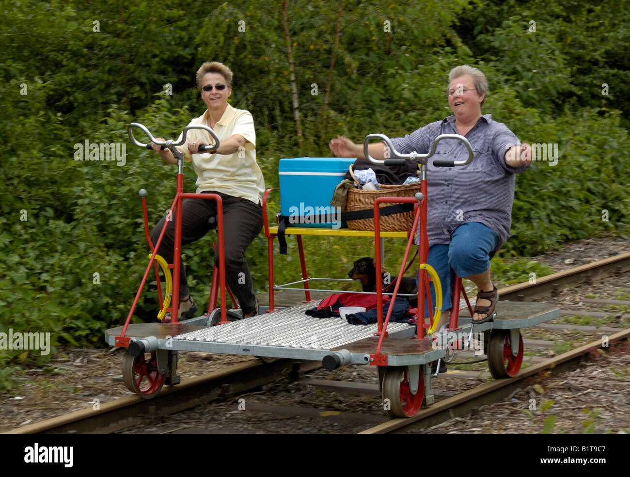 Draisine ride -Fotos und -Bildmaterial in hoher Auflösung – Alamy