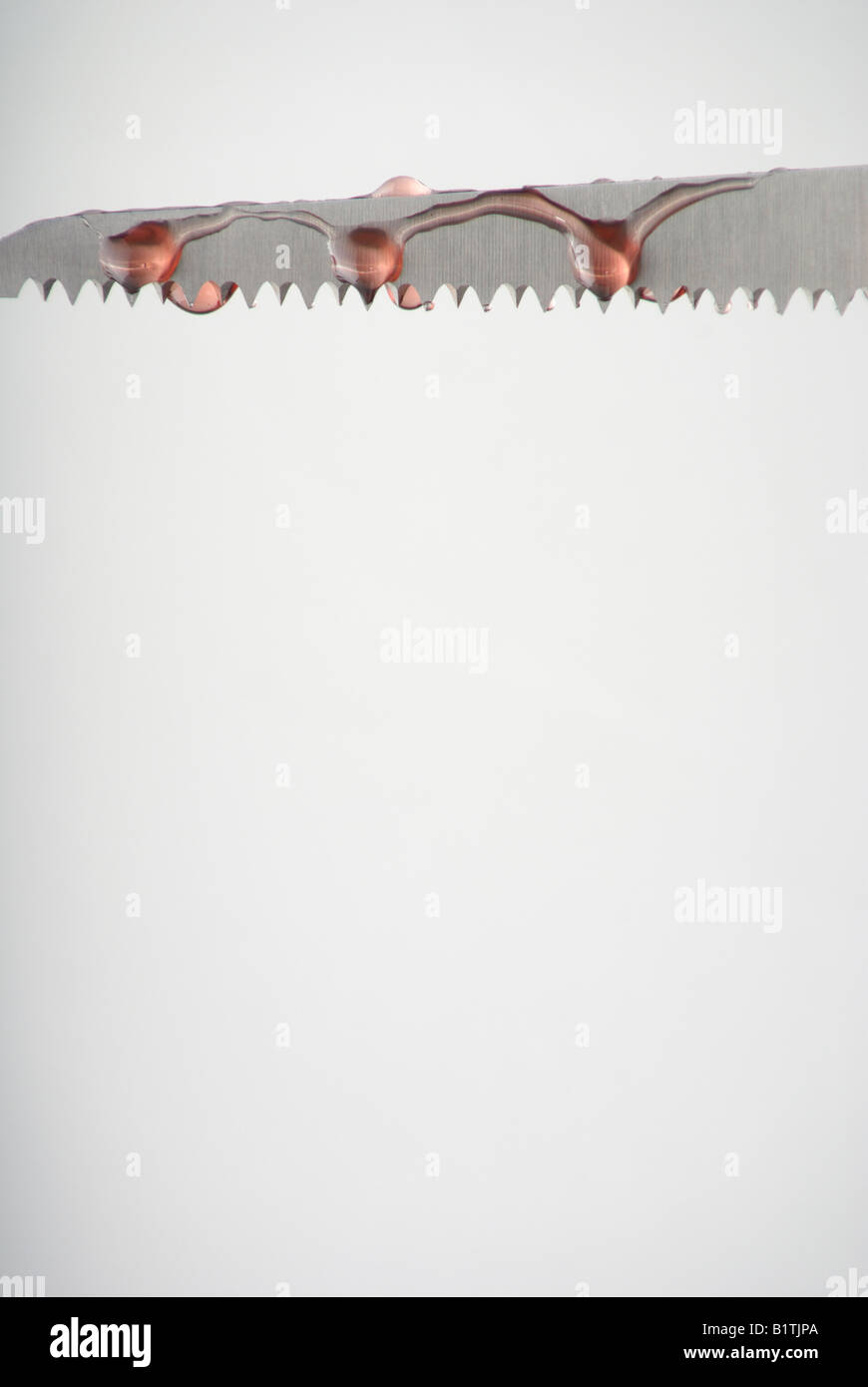 Messer mit Blut tropft Stockfotografie - Alamy