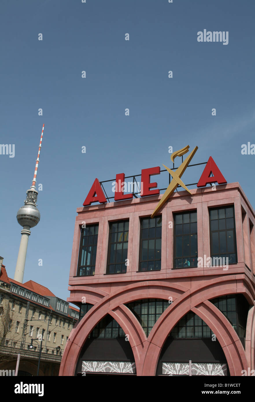 Alexa shopping mall berlin -Fotos und -Bildmaterial in hoher Auflösung ...