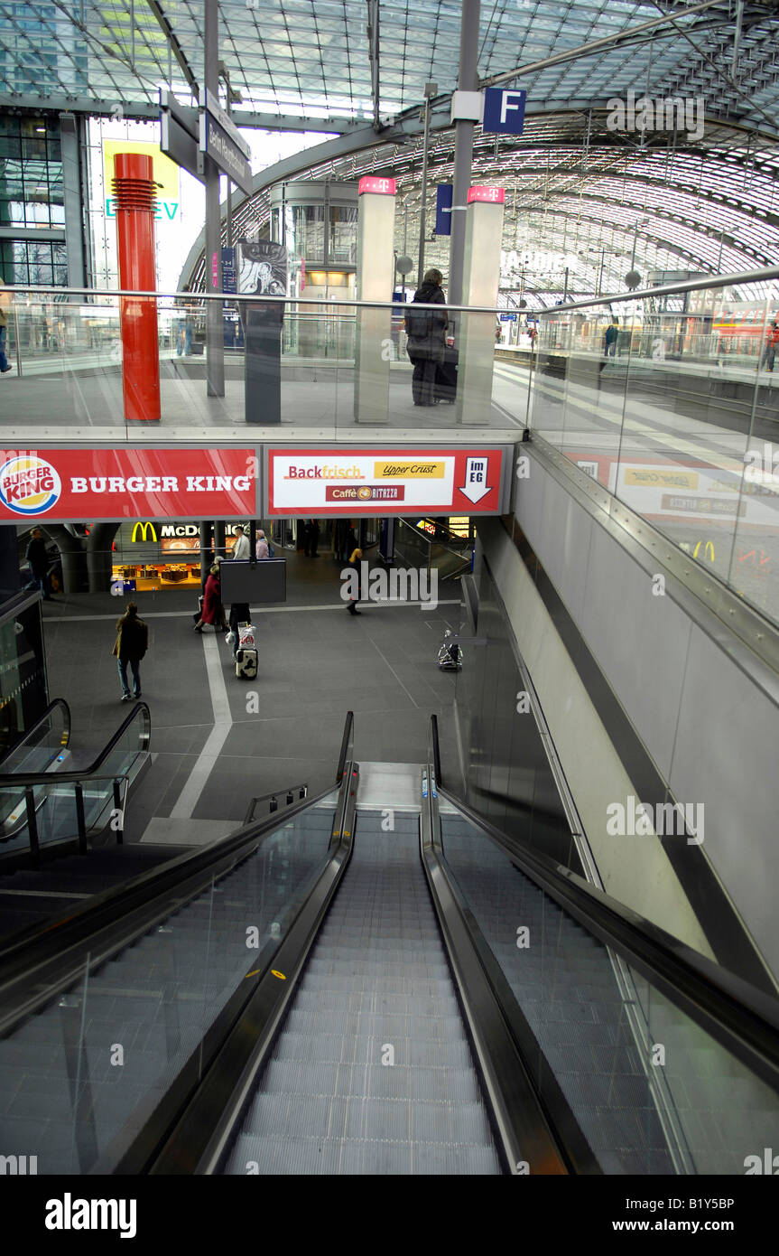 Berlin Hauptbahnhof Hauptbahnhof central train DB innere Aufbau ...