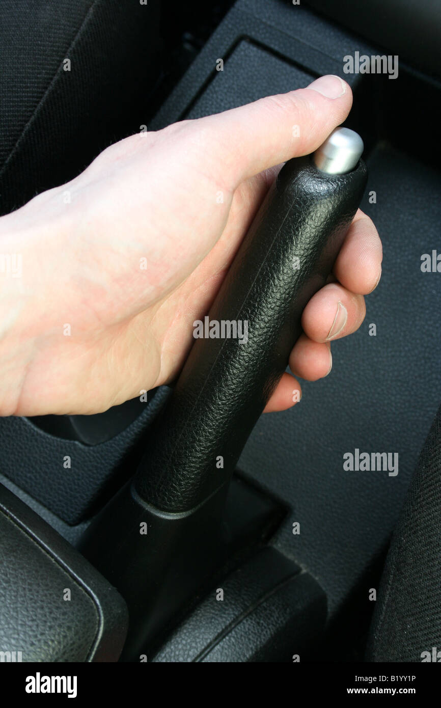 Handbremse angezogen -Fotos und -Bildmaterial in hoher Auflösung – Alamy