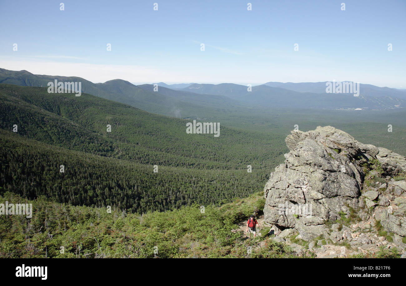 Wanderer auf Caps Ridge Trail in den Sommermonaten befindet sich in den ...