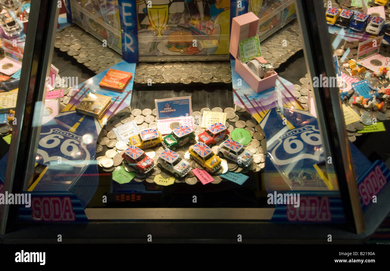 Coin pusher machine -Fotos und -Bildmaterial in hoher Auflösung – Alamy