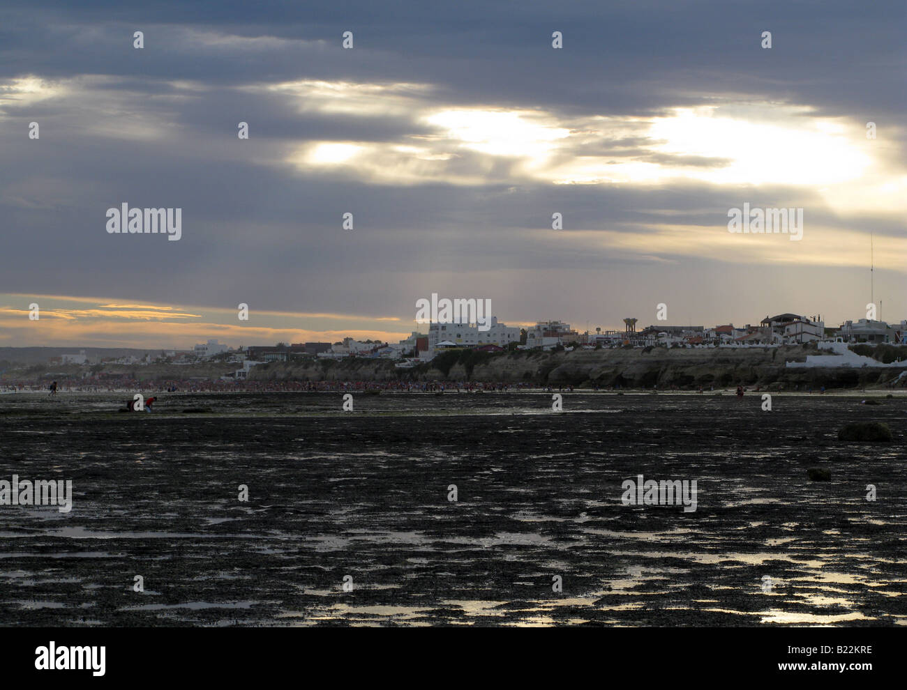 Lichtstrahlen divergieren -Fotos und -Bildmaterial in hoher Auflösung ...
