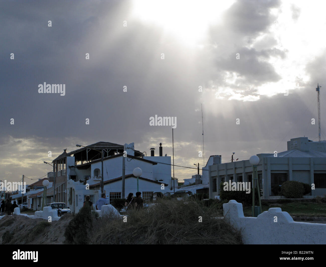 Lichtstrahlen divergieren -Fotos und -Bildmaterial in hoher Auflösung ...