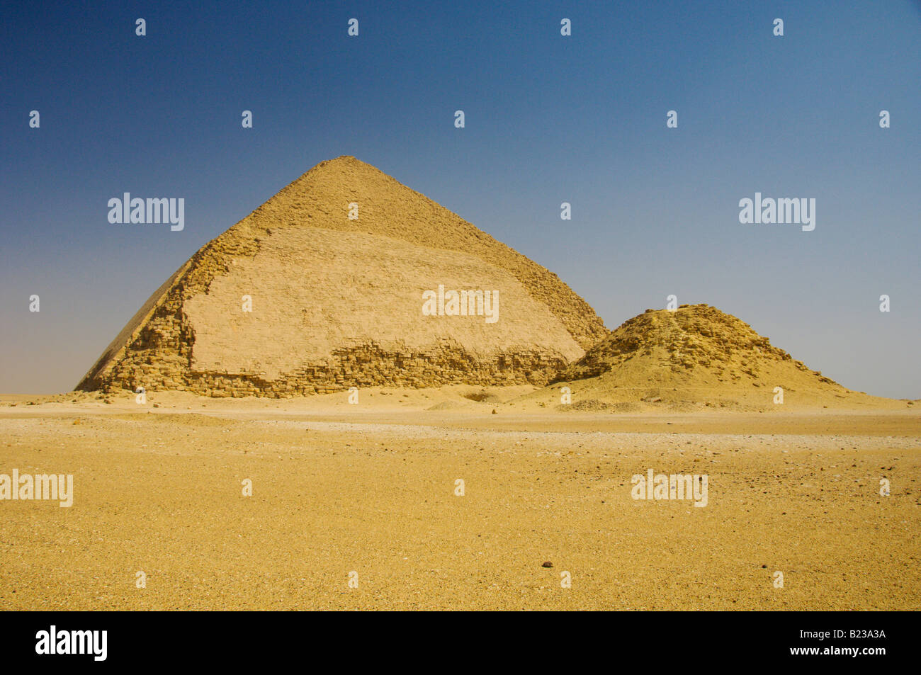 Snefru pyramide -Fotos und -Bildmaterial in hoher Auflösung – Alamy