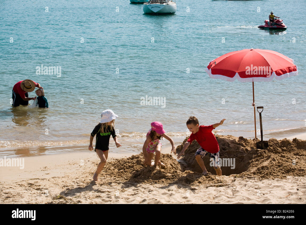 Australische kinder am strand -Fotos und -Bildmaterial in hoher ...