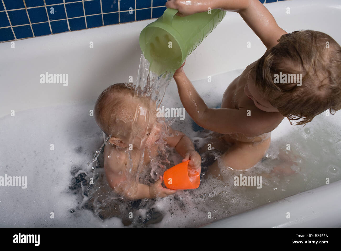 Junge badend Stockfotos und -bilder Kaufen - Alamy