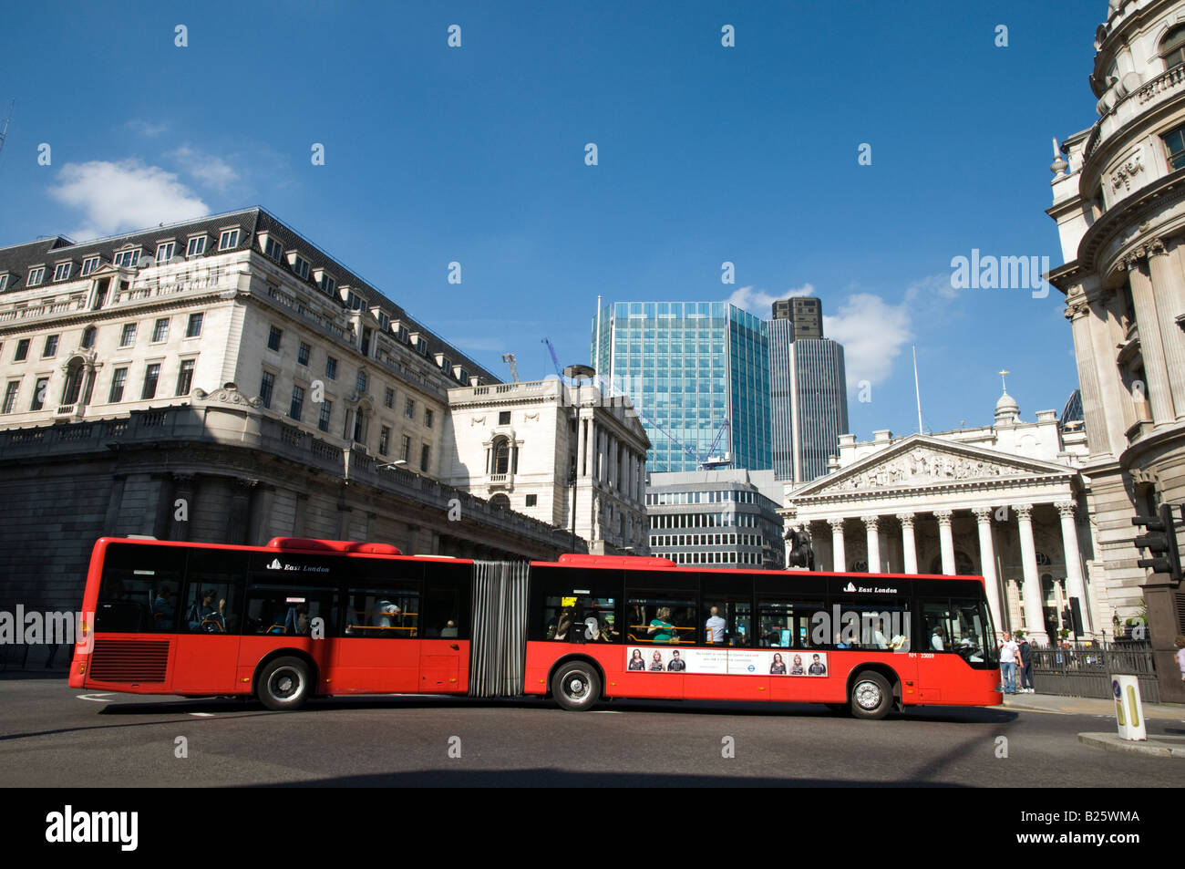 Bus und stadt von london -Fotos und -Bildmaterial in hoher Auflösung ...