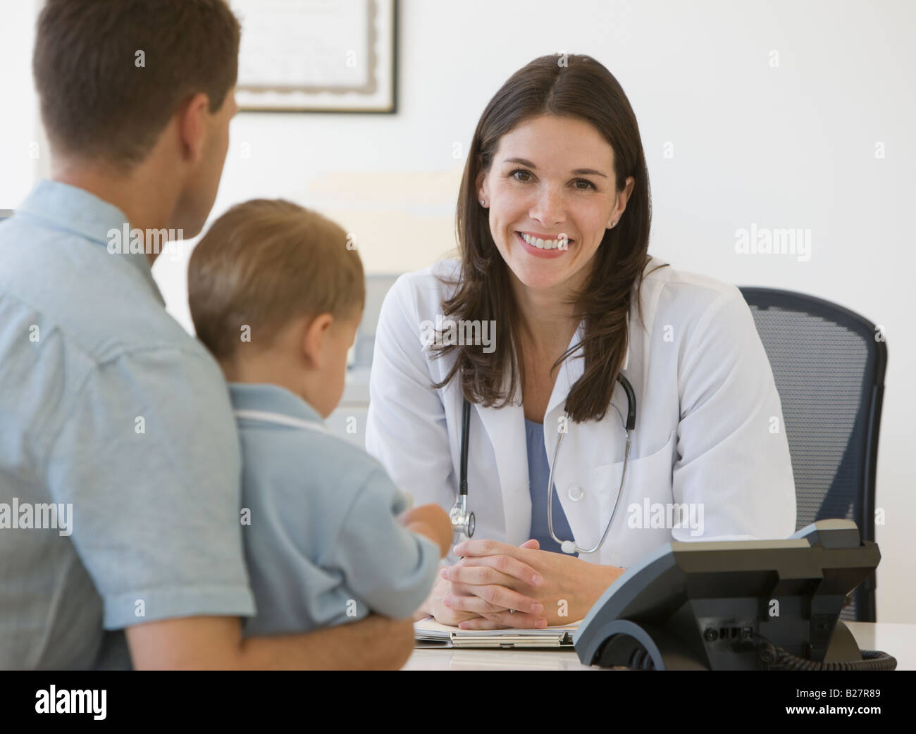 Mature female authority doctor -Fotos und -Bildmaterial in hoher ...