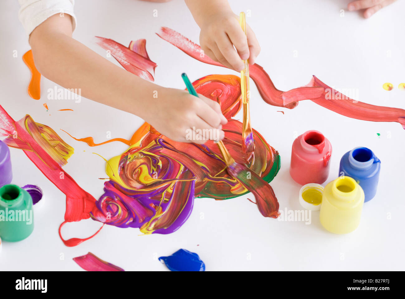 Preschooler painting -Fotos und -Bildmaterial in hoher Auflösung – Alamy
