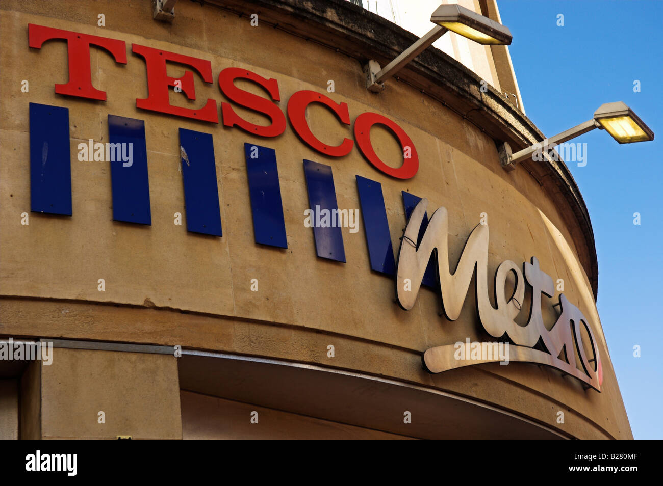 Tesco metro logo -Fotos und -Bildmaterial in hoher Auflösung – Alamy