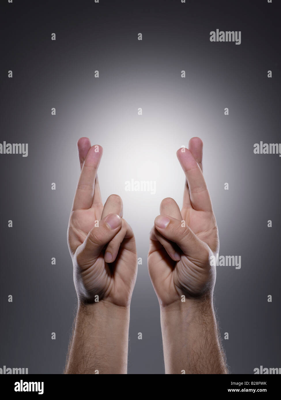 Daumen drücken -Fotos und -Bildmaterial in hoher Auflösung – Alamy