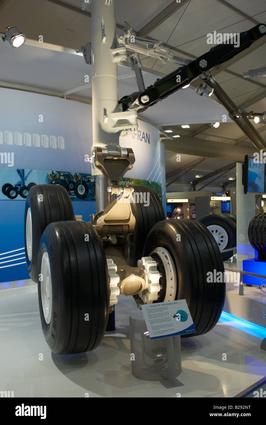 Boeing 787 dreamliner landing gear -Fotos und -Bildmaterial in hoher ...