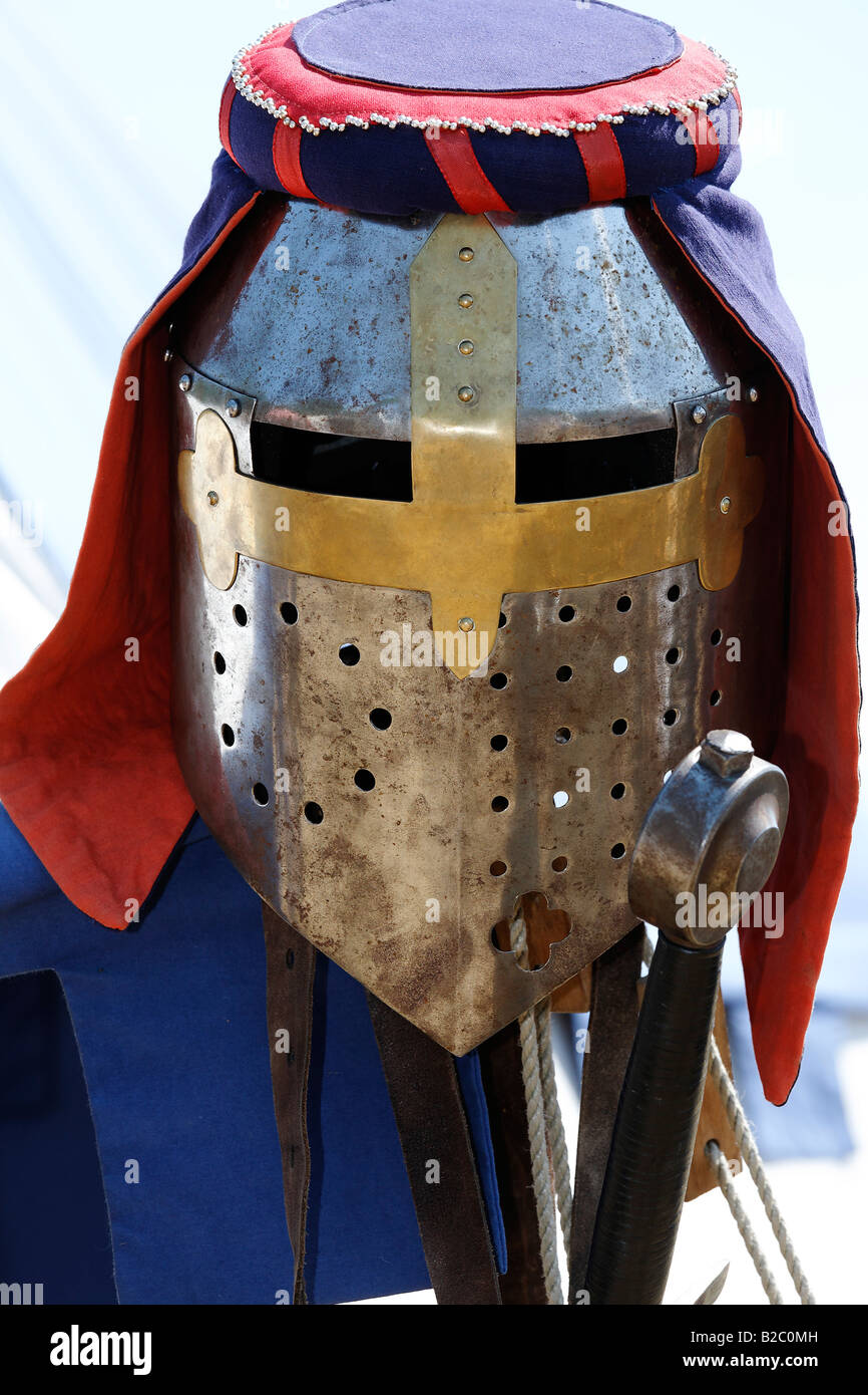 Ritter Helm mit Auge Schlitzen verziert mit bunten Stirnband, Ritter ...