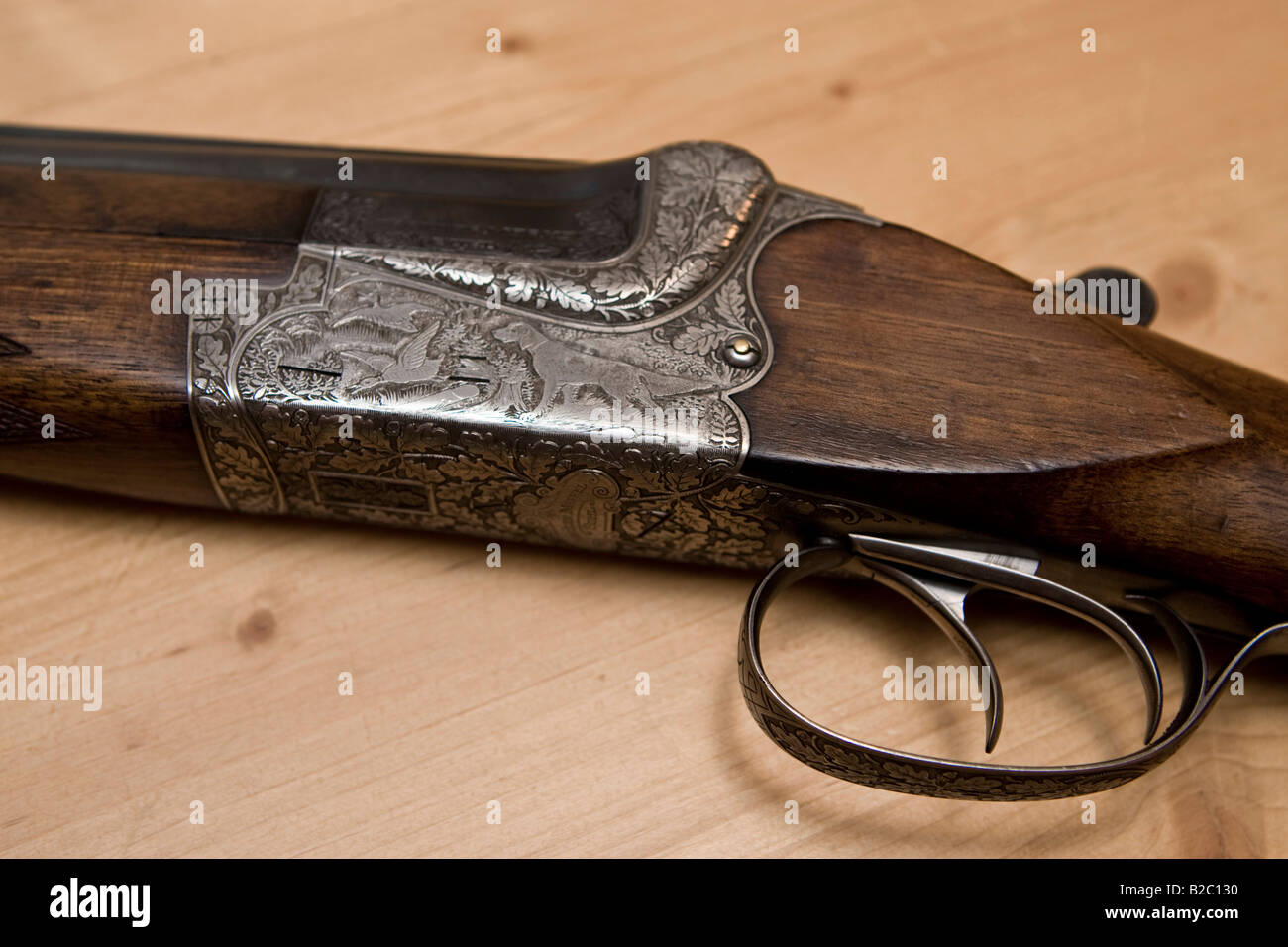 Jagdwaffe, Schrotflinte, Langwaffe mit Gravur Stockfotografie - Alamy