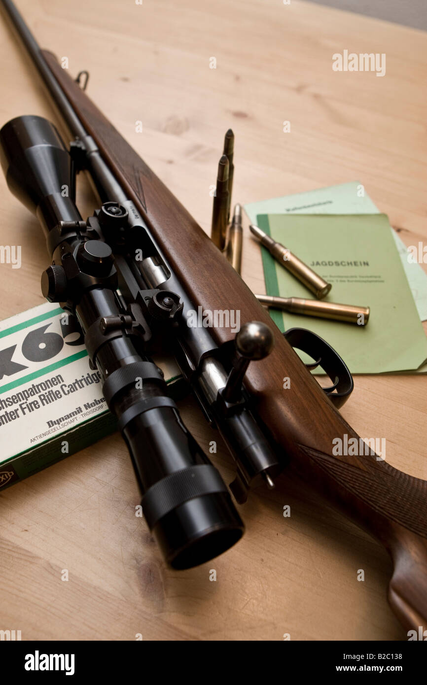 Zwei Jagdwaffen, Gewehre, Langwaffen mit Gravur, schießen, Lizenz und ...