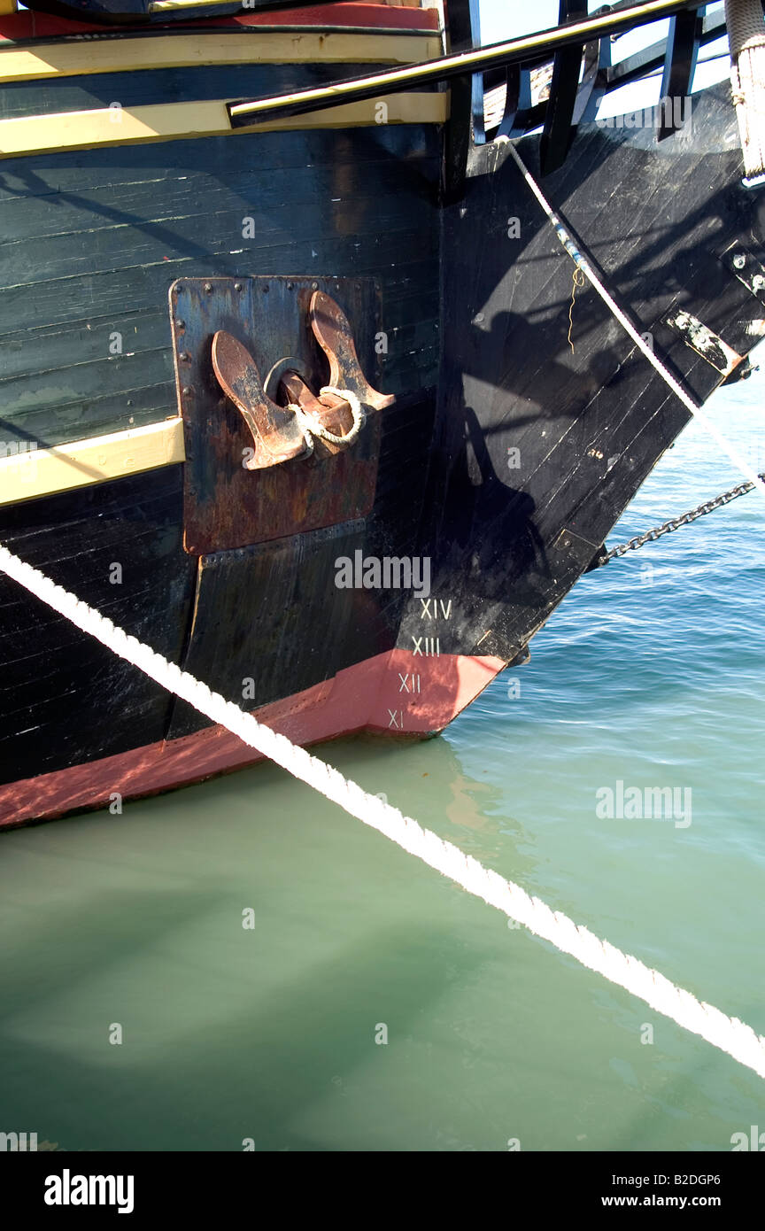 Segelboot vor anker in der bucht -Fotos und -Bildmaterial in hoher ...