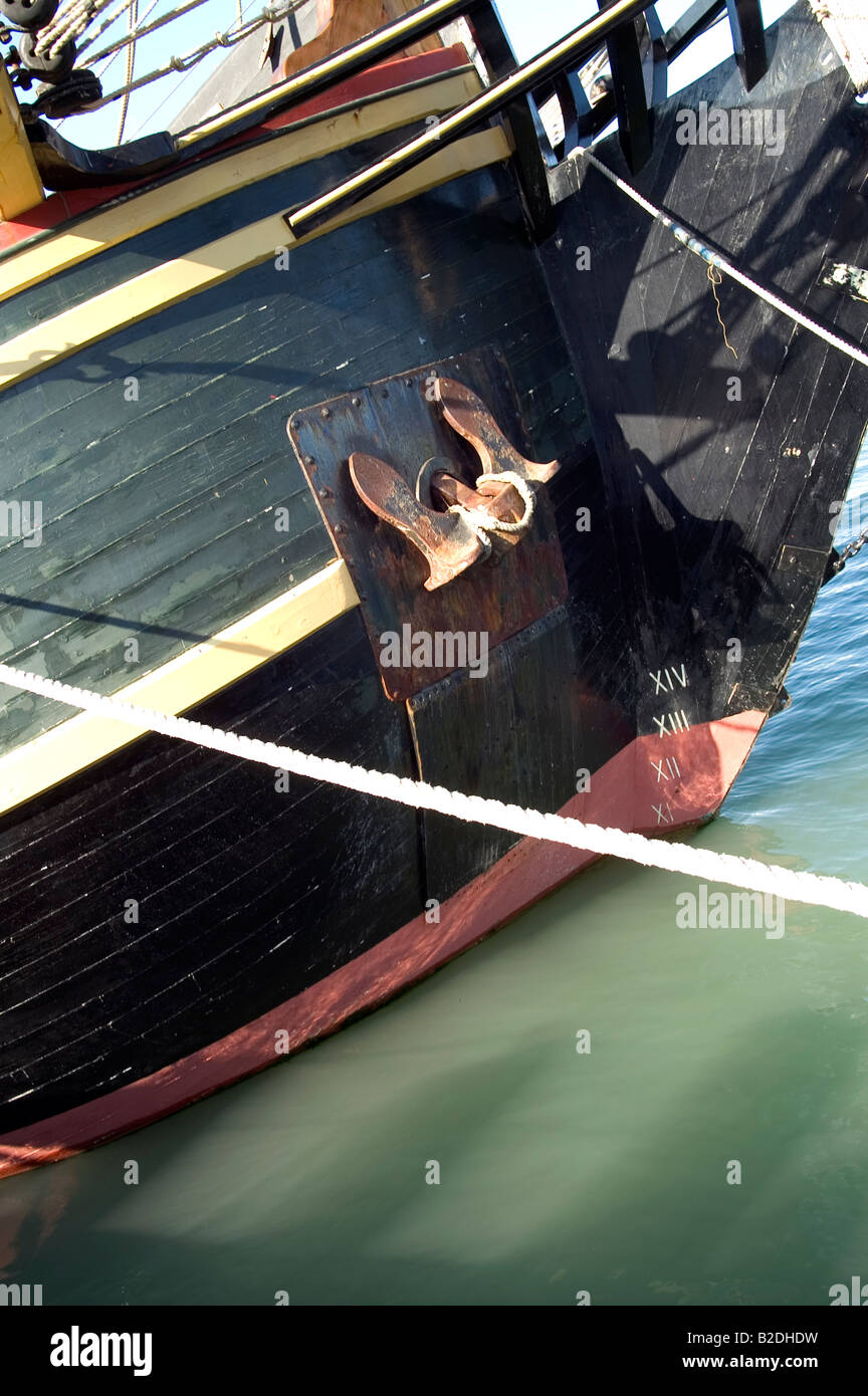Segelboot vor anker in der bucht -Fotos und -Bildmaterial in hoher ...