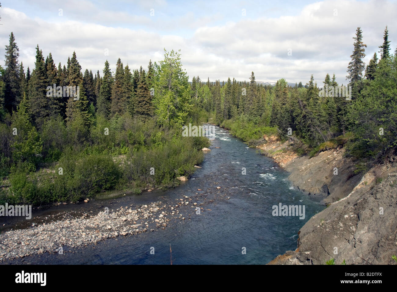 River running through valley in -Fotos und -Bildmaterial in hoher ...