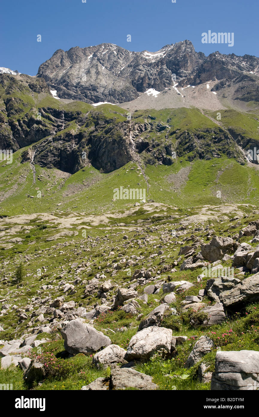 Gr5 route nach lac de la plagne -Fotos und -Bildmaterial in hoher ...