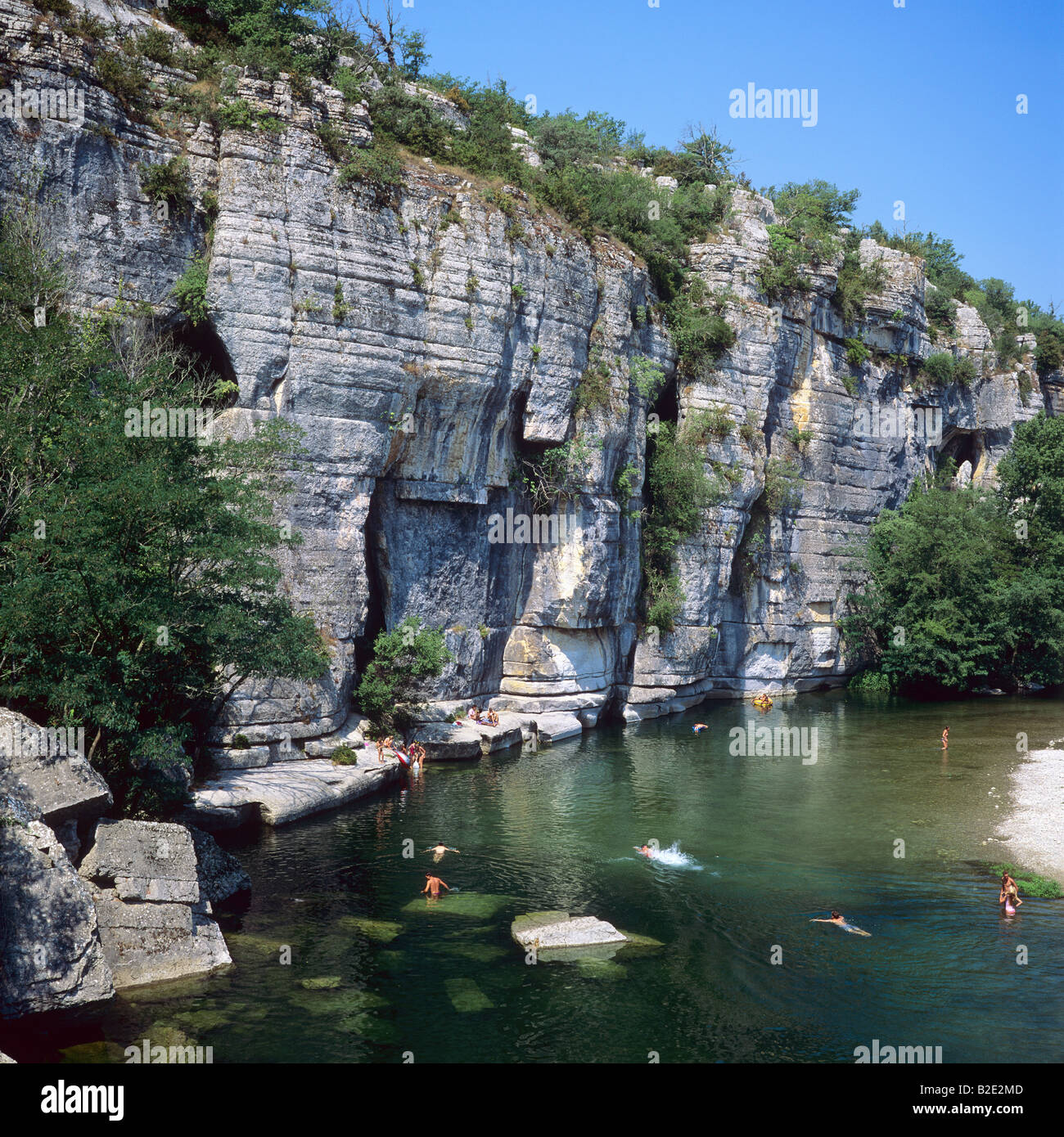 Menschen Baden in La Beaume Fluss und Klippen Gorges De La Beaume ...