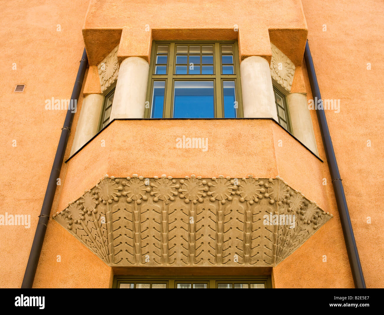Jugendstil fenster detail -Fotos und -Bildmaterial in hoher Auflösung ...