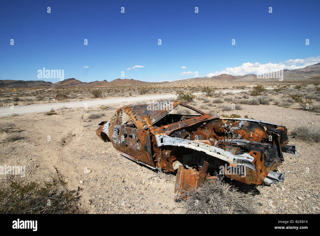 Autowrack auf landschaft -Fotos und -Bildmaterial in hoher Auflösung ...