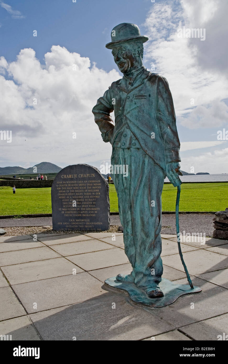 Statue of charlie chaplin ireland -Fotos und -Bildmaterial in hoher ...