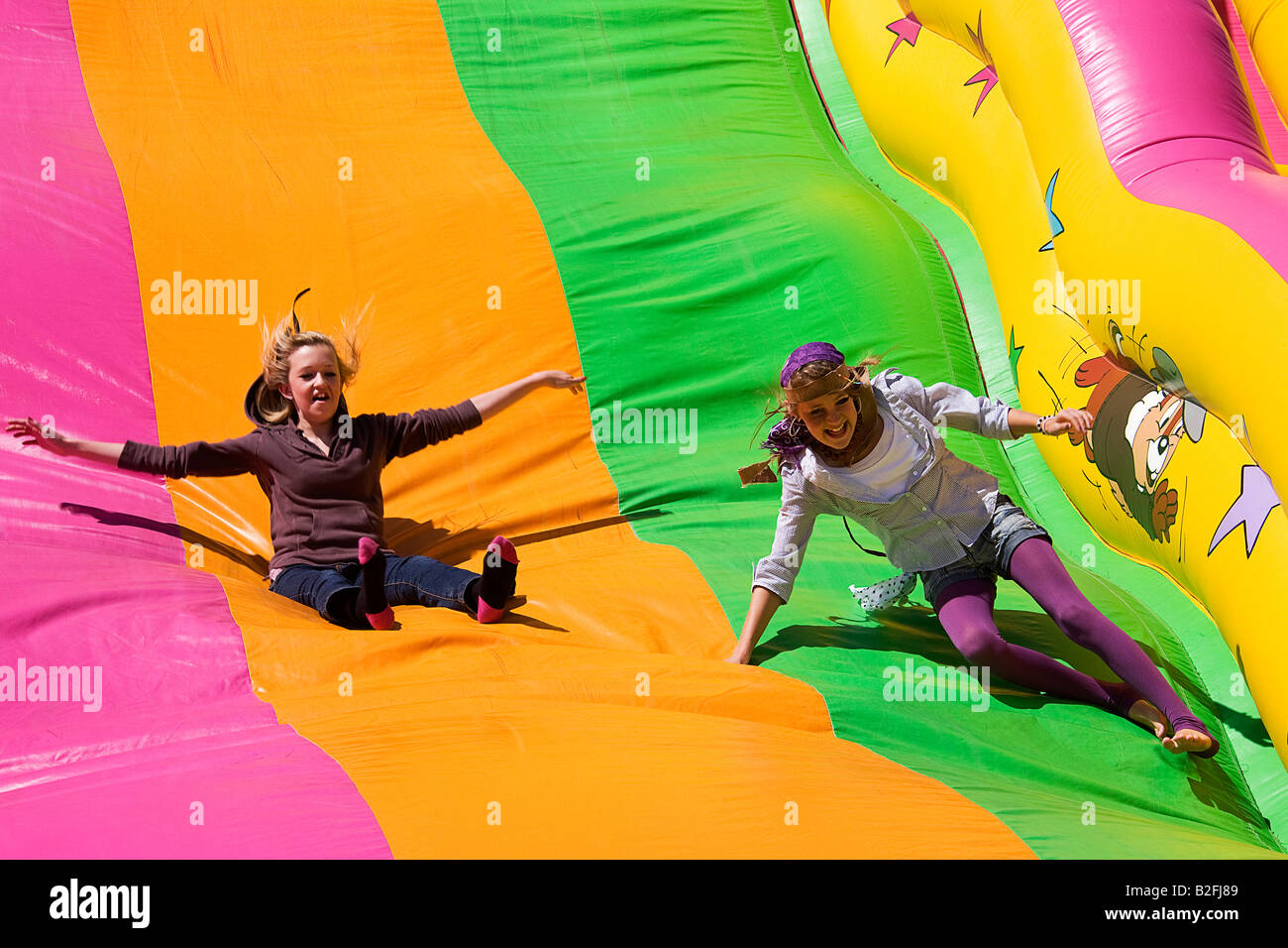 Pendeln mit kindern -Fotos und -Bildmaterial in hoher Auflösung – Alamy