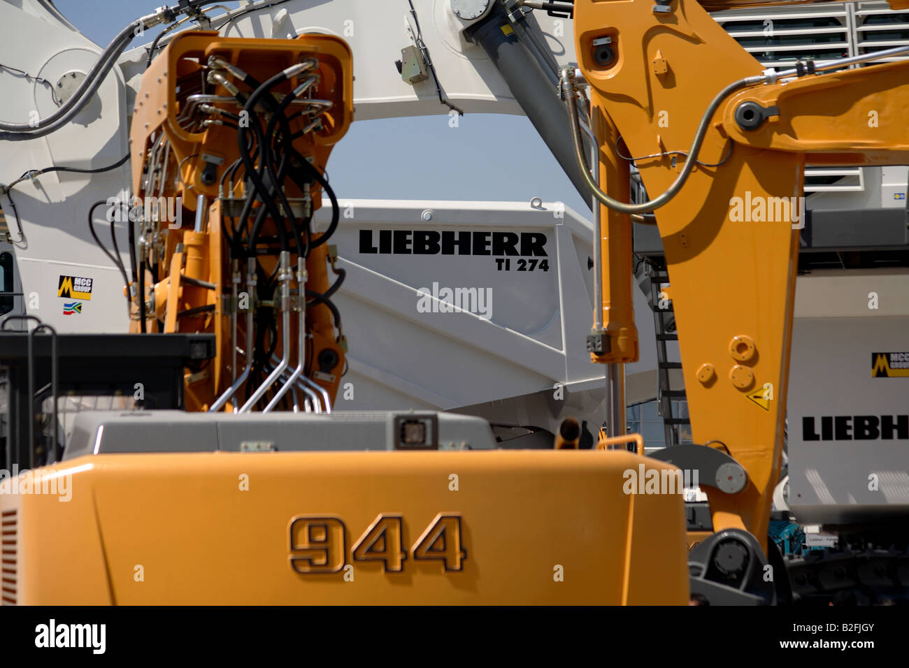 schwere Baumaschinen auf der BAUMA Messe in München, Deutschland ...