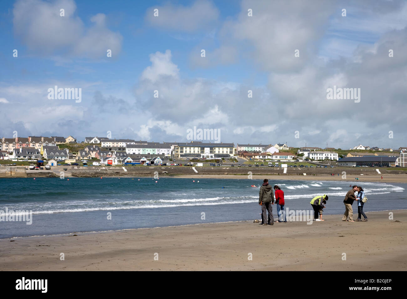 Menschen strand irland -Fotos und -Bildmaterial in hoher Auflösung – Alamy