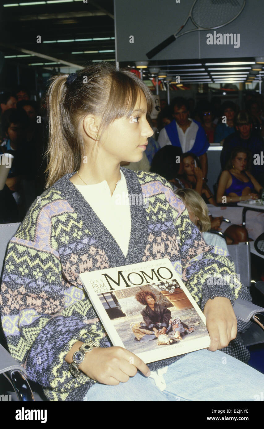 Bokel, Radost, * 4.6.1975, deutsche Schauspielerin, halbe Länge, mit ...