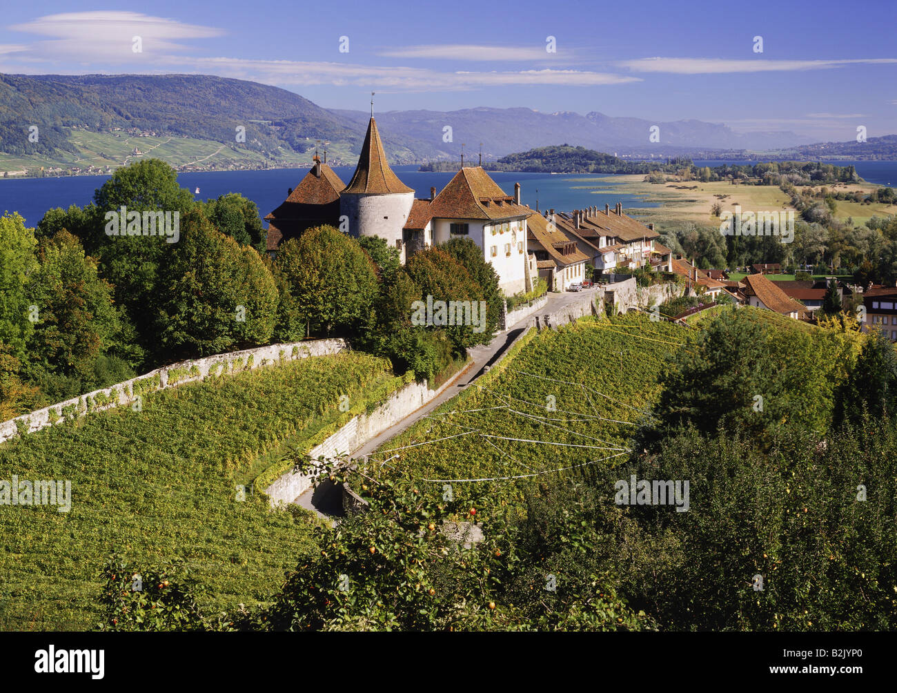 Castle erlach switzerland -Fotos und -Bildmaterial in hoher Auflösung ...
