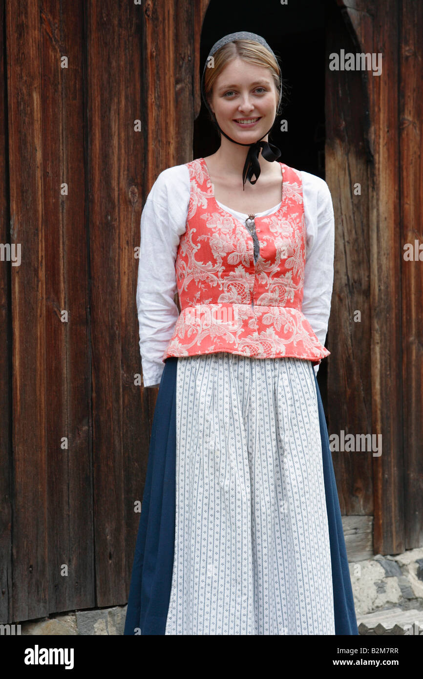 Norway traditional dress -Fotos und -Bildmaterial in hoher Auflösung ...