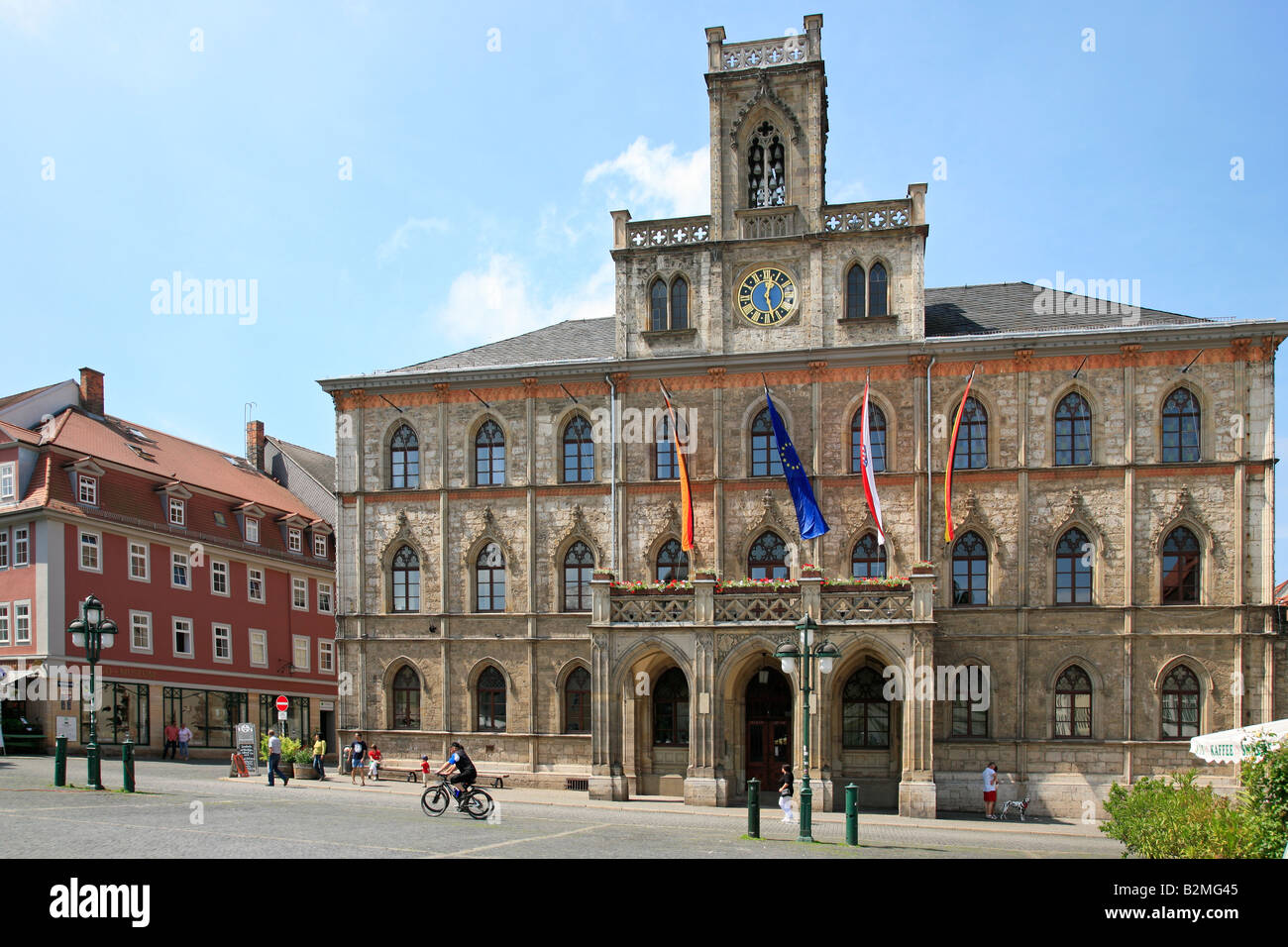 Rathaus von Weimar in Deutschland, Europa; Neptunbrunnen Vor Dem ...