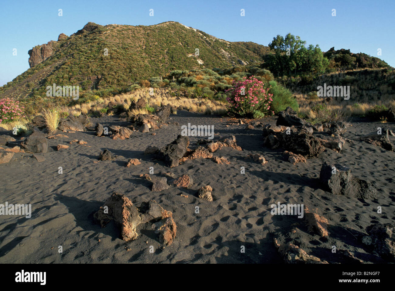 Vulcanello und valle dei mostri -Fotos und -Bildmaterial in hoher ...