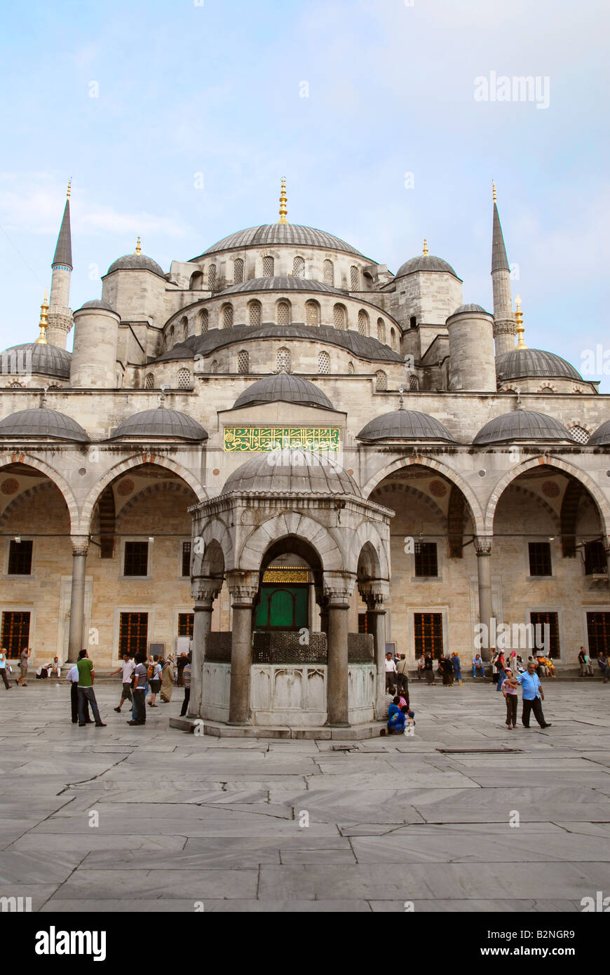 Kuppel und minarette -Fotos und -Bildmaterial in hoher Auflösung – Alamy