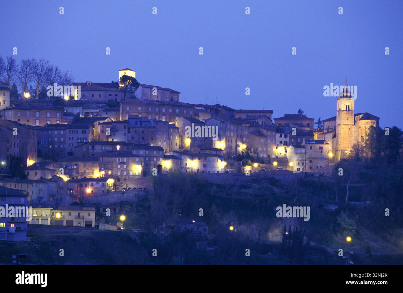 Village view amandola italy -Fotos und -Bildmaterial in hoher Auflösung ...