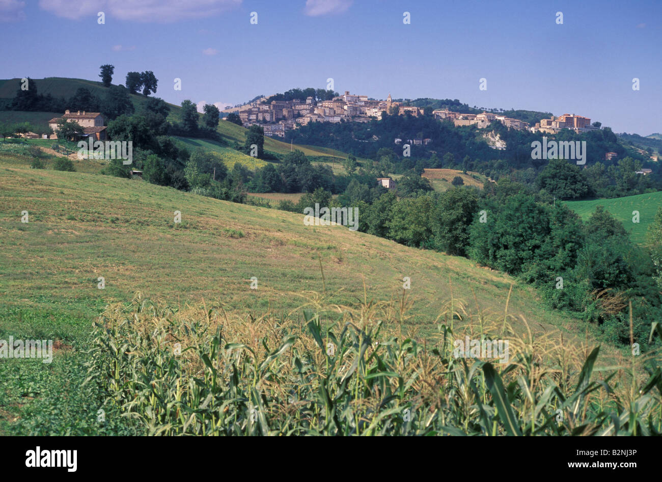 Village view amandola italy -Fotos und -Bildmaterial in hoher Auflösung ...