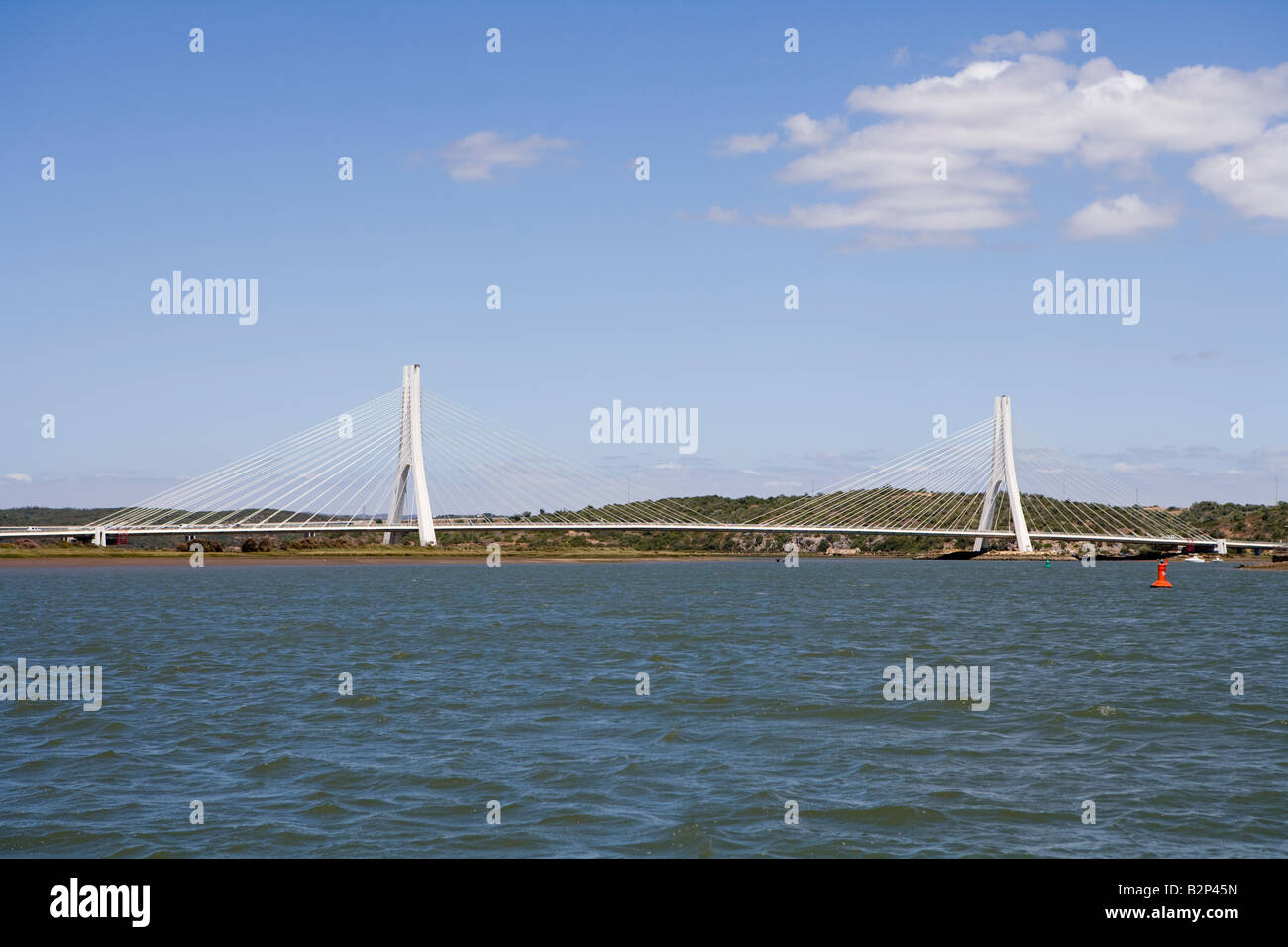 Arade river bridge portimao algarve -Fotos und -Bildmaterial in hoher ...
