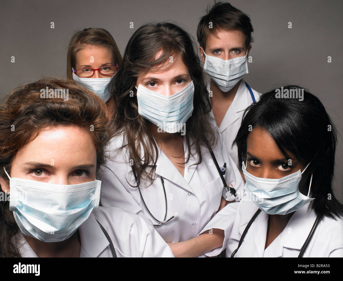 Gruppe von menschen mit maske -Fotos und -Bildmaterial in hoher ...