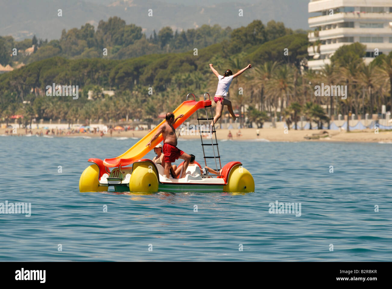 Menschen auf tretboot -Fotos und -Bildmaterial in hoher Auflösung ...