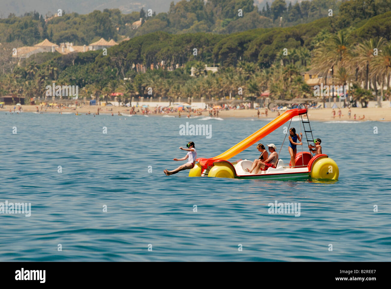 Menschen auf tretboot -Fotos und -Bildmaterial in hoher Auflösung ...