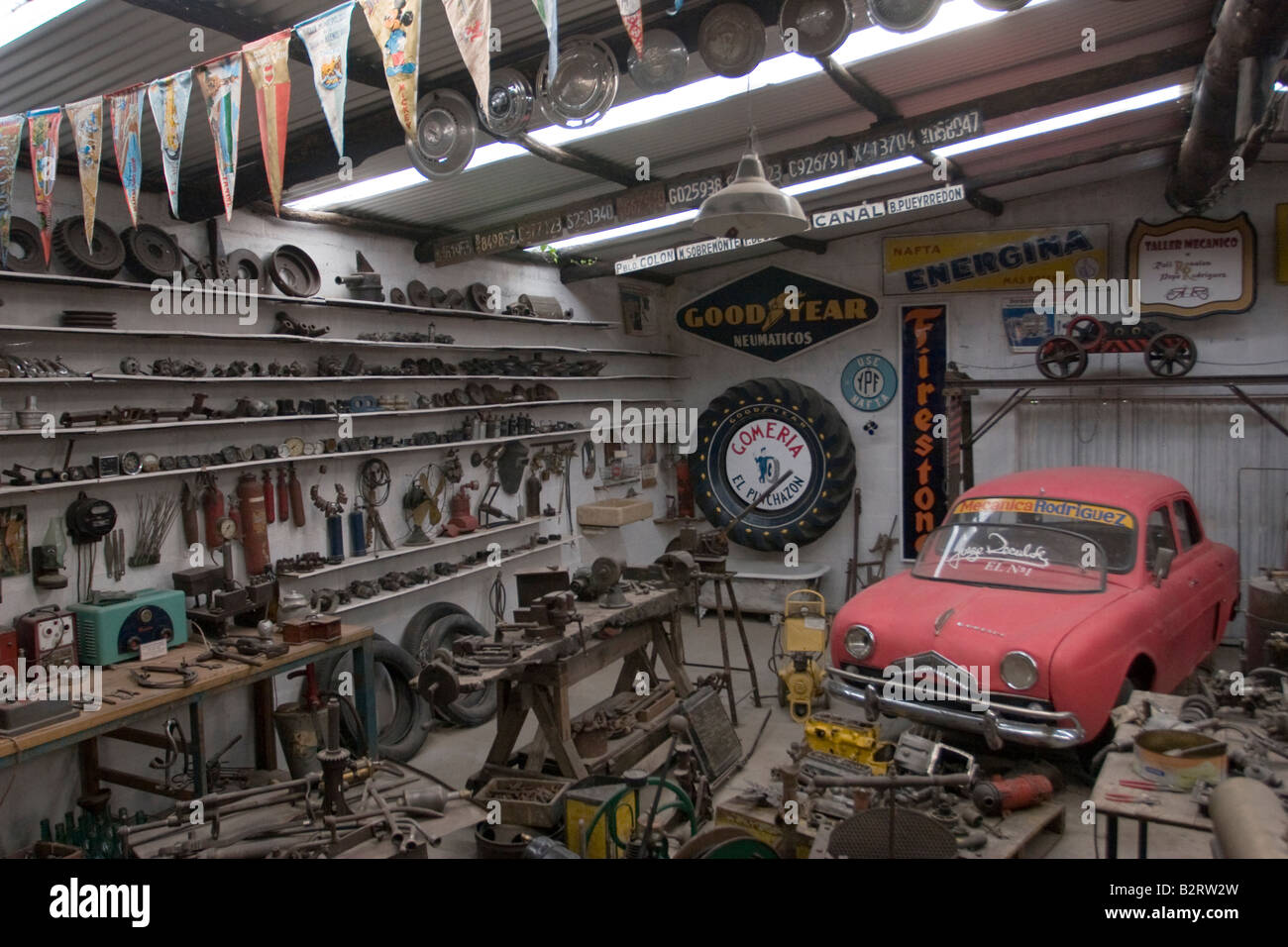 Ein alten Kfz-Mechaniker-Werkstatt in Cordoba, Argentinien ...