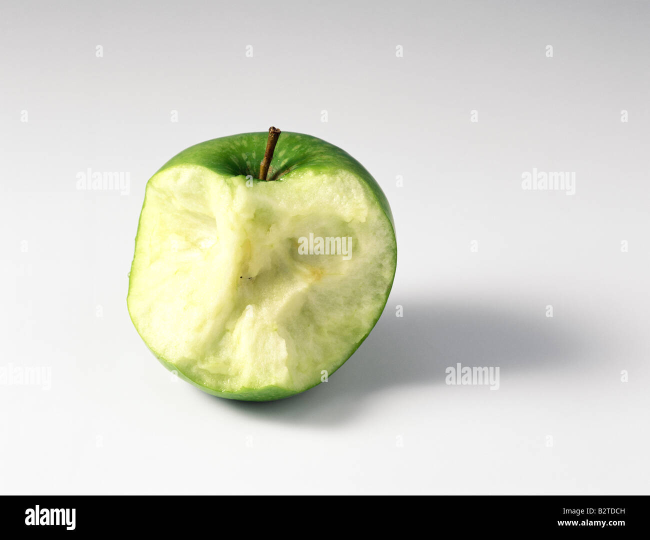 Apfel gegessen -Fotos und -Bildmaterial in hoher Auflösung – Alamy