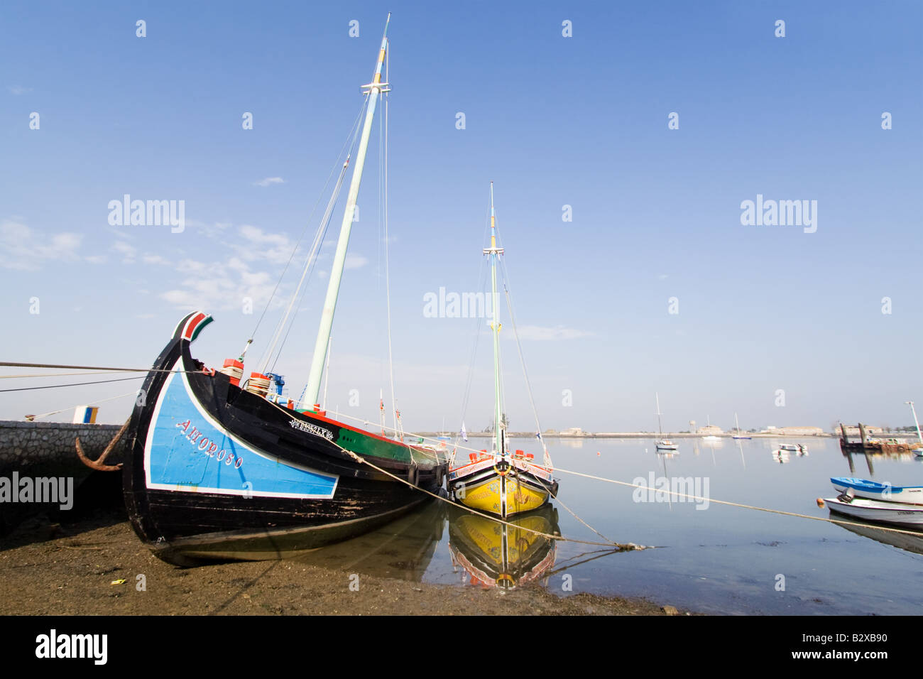 Warino Boot "Amoroso" (links) und Bote-de-Fragata "Baia do Seixal ...